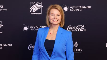 "Frier und Fünfzig": Annette Frier glänzt in neuer TV-Satire