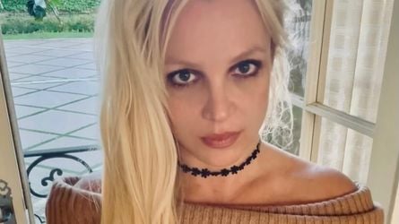 Nur mit Stiefeln: Britney Spears zeigt sich nackt im Netz