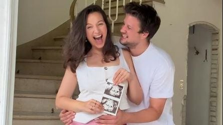 Schauspieler Philipp Hochmair bevorzugt verheiratete Frauen