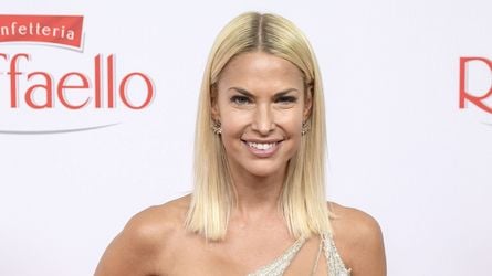 Ballermann-Star Isabel Glück lässt für Playboy Hüllen fallen