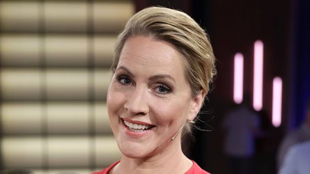 In Häcksler gegriffen: Judith Rakers verletzt sich am Finger