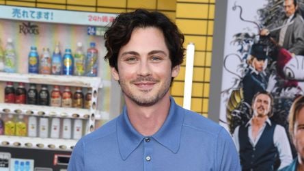 Logan Lerman zeigt Ehering bei erstem Auftritt nach Hochzeit