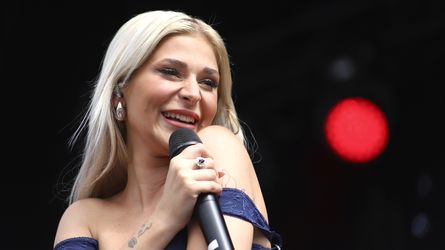 Liebesurlaub: Marie Reim teilt Knutschfoto mit ihrem Freund