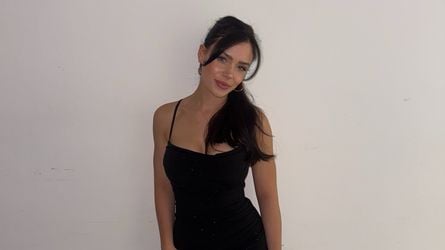 Laura Wontorra begeistert ihre Fans mit heißen Urlaubsfotos