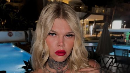 "Schicksal": Ex-BTN-Star Mrs. Nina Chartier ist vergeben