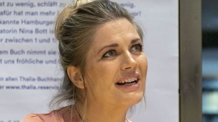 Wegen Neujahr: Nina Bott bricht bei Ansprache in Tränen aus