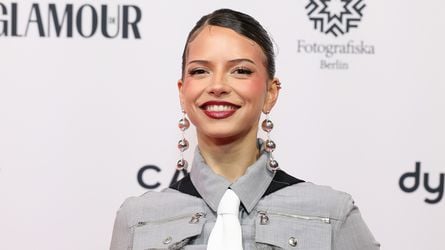 Nina Chuba machte sich während eines Konzerts in die Hose