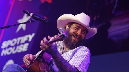 Post Malone besorgt Fans mit ungewöhnlichem Bühnenverhalten