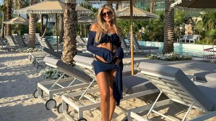 Eine Woche nach Geburt: Sarah Harrison zeigt After-Baby-Body