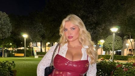 Tumor im Kopf: Model Sarina Nowak musste sich OP unterziehen