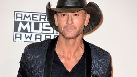 Tim McGraw postet riesigen Weihnachtsbaum in seiner Villa