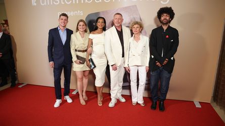 Kaitlyn Dever ermutigt zur regelmäßigen Brustkrebsvorsorge